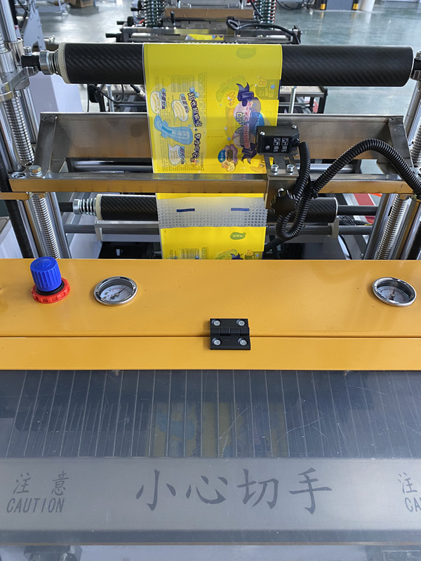 Servo Motor Toilet Paper Gusset Bag Making Machine Rewinding